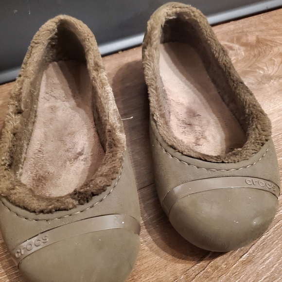 CROCS | Shoes | Crocs Womens Brown Cap Toe Flats Comfort Slip On Shoes ...